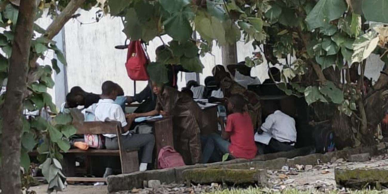 Rivers State School In Mess As Pupils Learn Under Tree, Sit On Bare ...